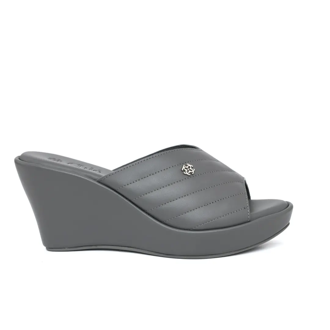 Classic V Quilting Wedge for Ladies | Chic